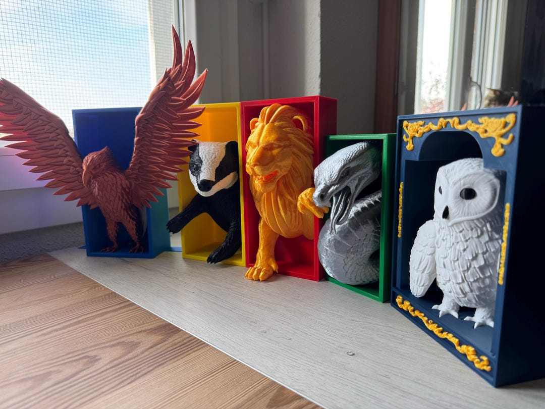 Animals Emerging Among Books - Book Separator Lion, Book Separator ...