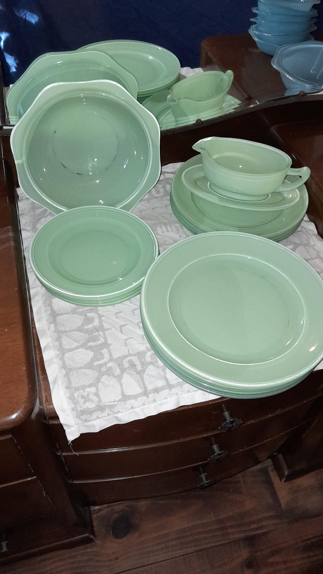Fresh Green Pyrex Sprayware Dinner Service 17 Piece Gravy Dish Serving ...