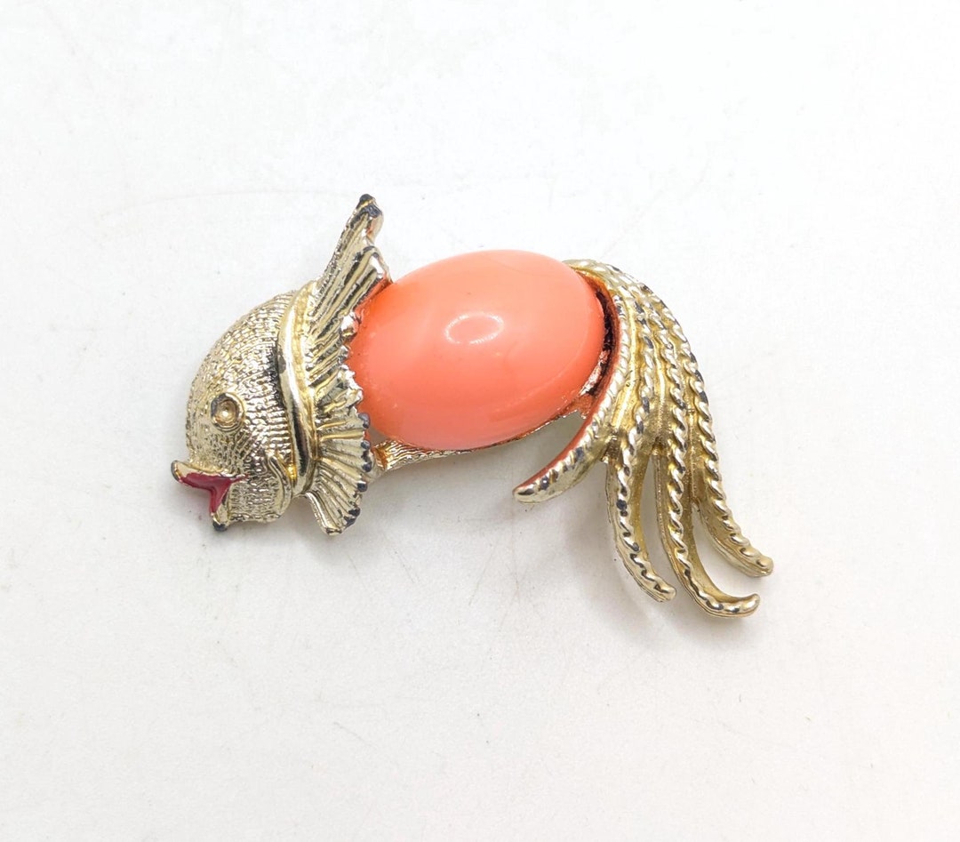 Vintage Pink Coral Jelly Belly Fish Gold Brooch Lapel Pin Ocean Scatter ...