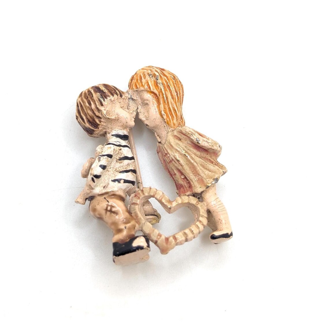 Vintage Fran Mar 1971 Kissing Boy Girl Brooch Lapel Pin Heart ...
