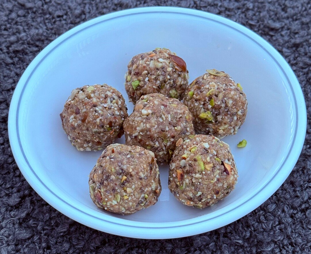 Omega 3 Bites / Date and Nut Bites 15 Bite Size Balls - Etsy