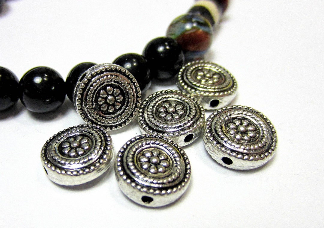 18 Antique Silver Beads Jewelry Findings Round Flat Flower Design ...