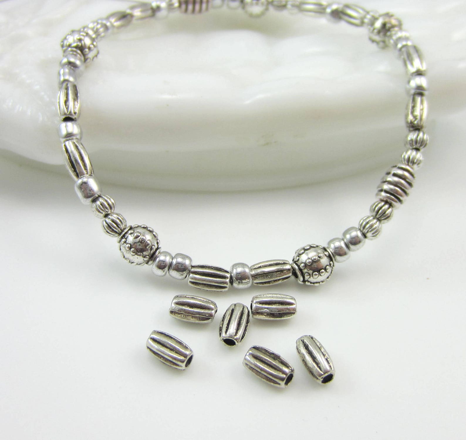 24 Silver Beads Metal Ribbed Barrel Bead Antique Silver Oval - Etsy