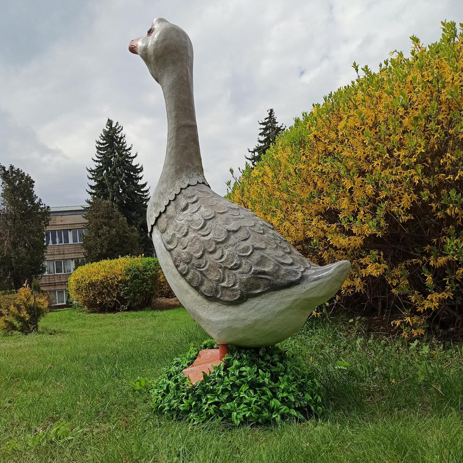 5.25 FT Goose Sculpture – Custom Realistic Oversize Bird Figure ...