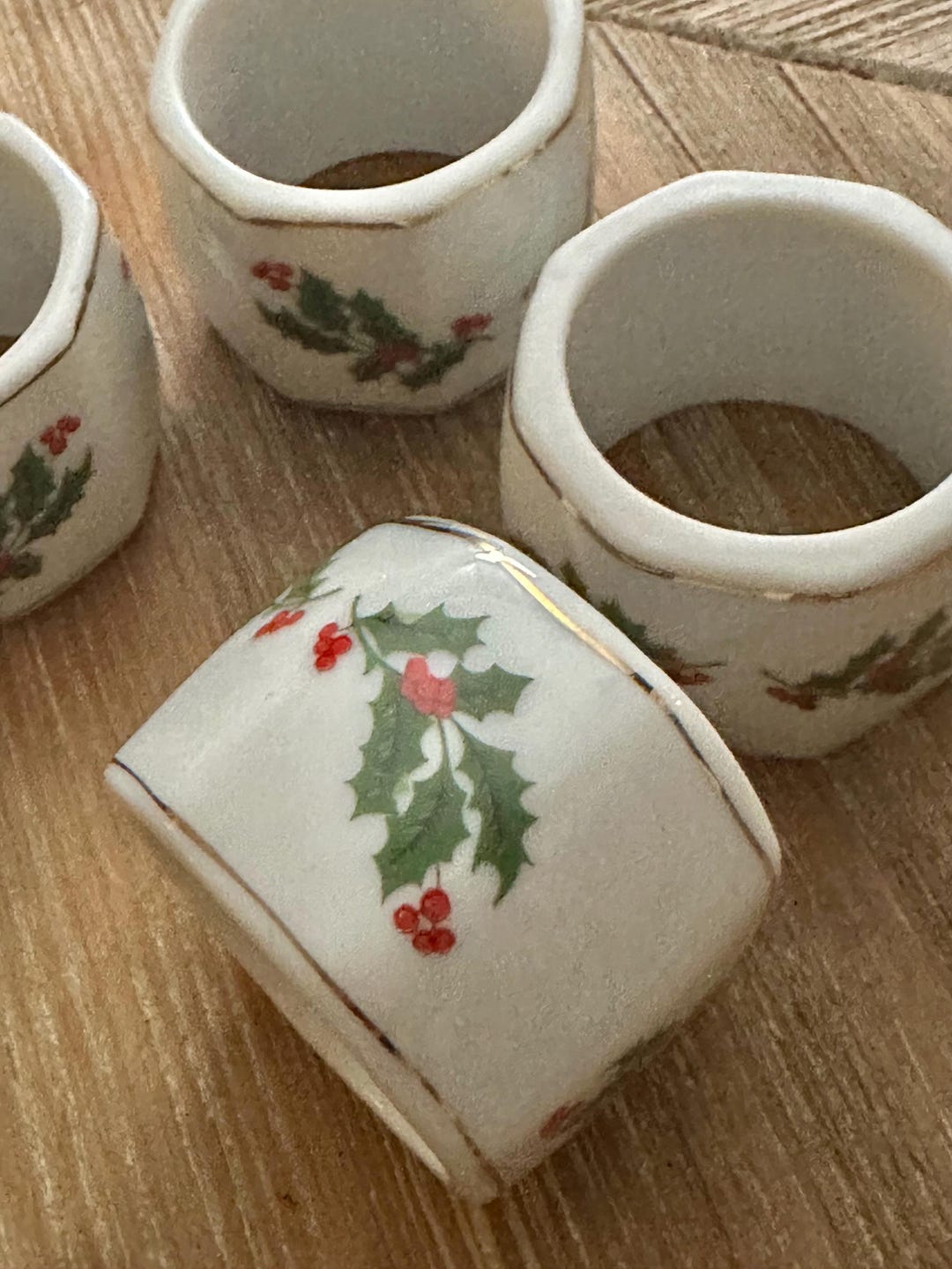 Set of 4 Vintage CHRISTMAS Holly NAPKIN RINGS - Etsy