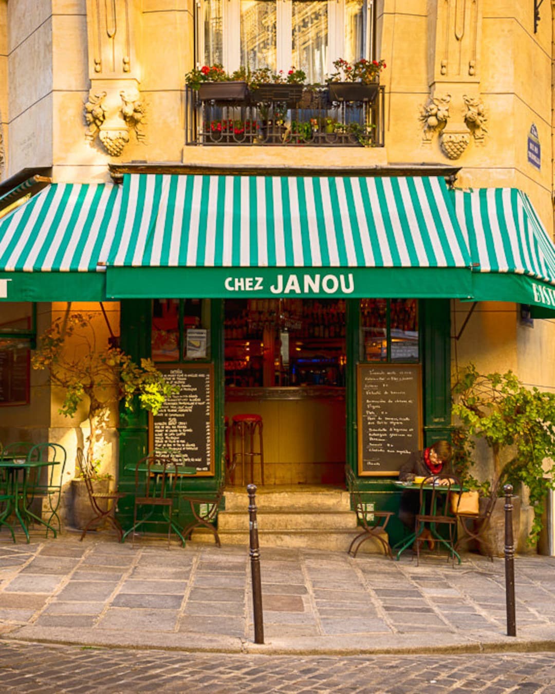 Paris Cafe Photo Chez Janou Restaurant Cafe Paris Decor Bistro ...