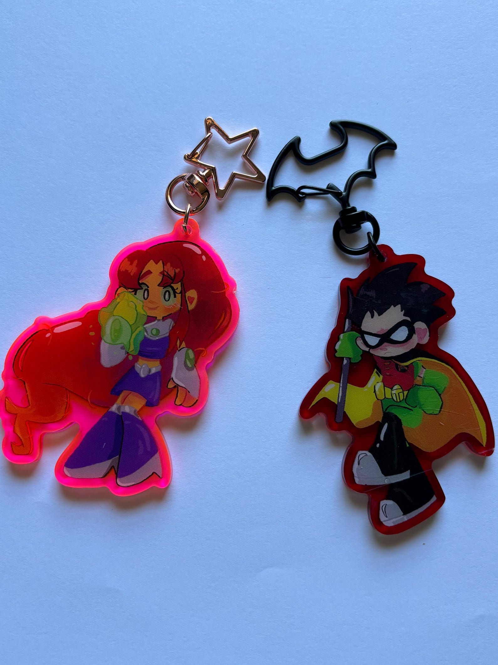 ROBSTAR Keychains !! TEEN TITANS Starfire and Robin Acrylic Charms ...