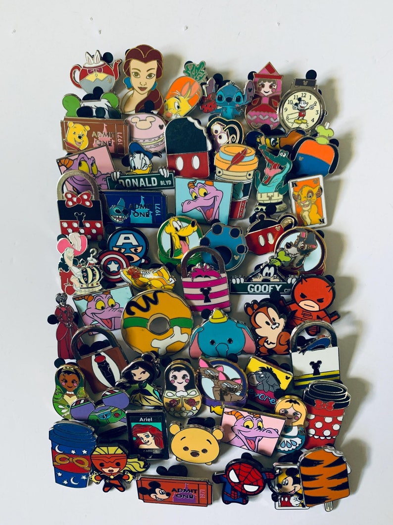 25 Random Disney Trading Pins for Disneyland, Walt Disney World and ...