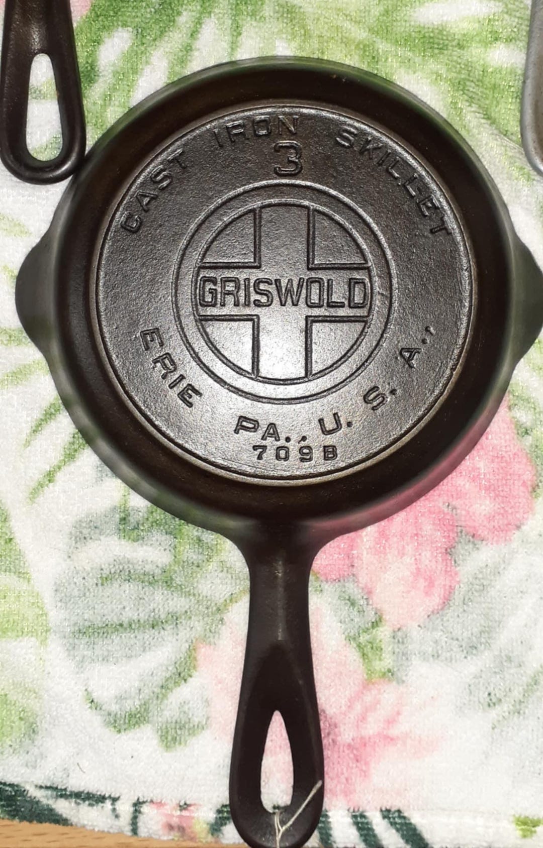 Griswold 3 Large Logo With Fire Ring. Cleaned and Reseasoned. Sits Flat ...
