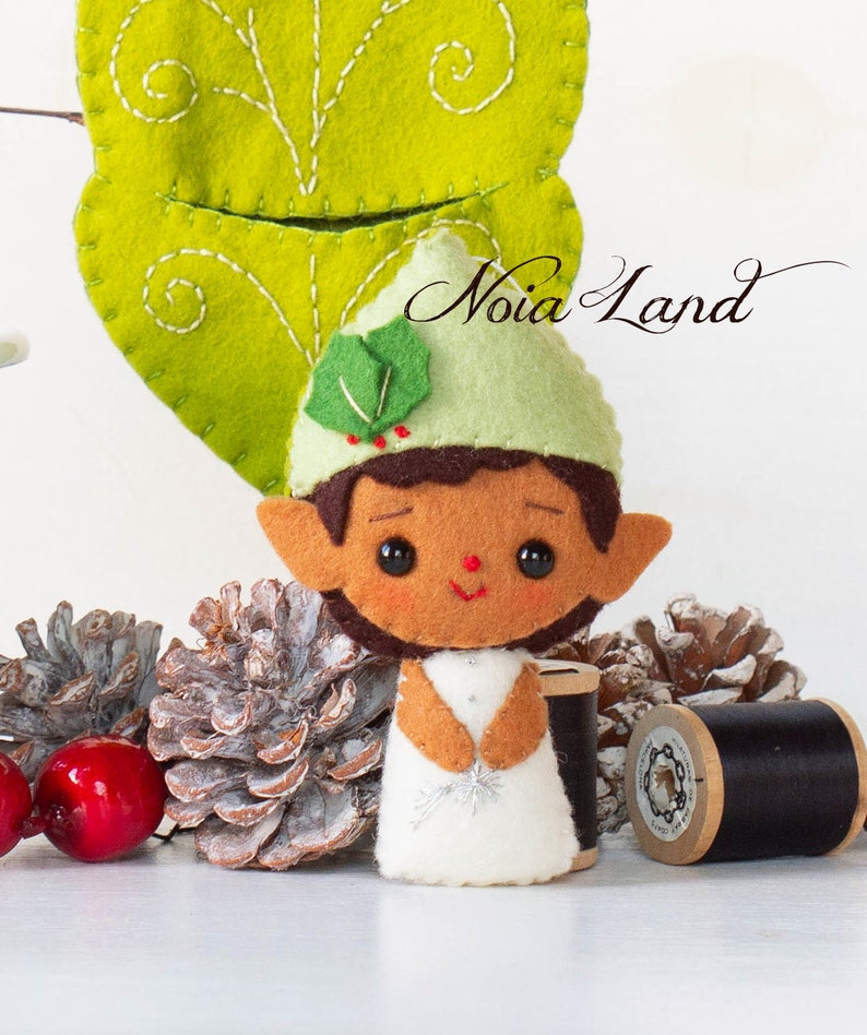 Christmas leaf elves. Oak and holly beds PDF Pattern - Etsy España