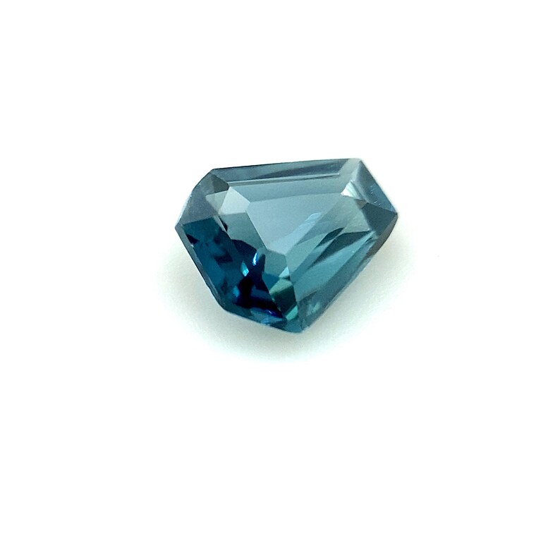 Natural Teal Sapphire – Madagascar, 0.81 Ct - Custom Cut - Etsy UK