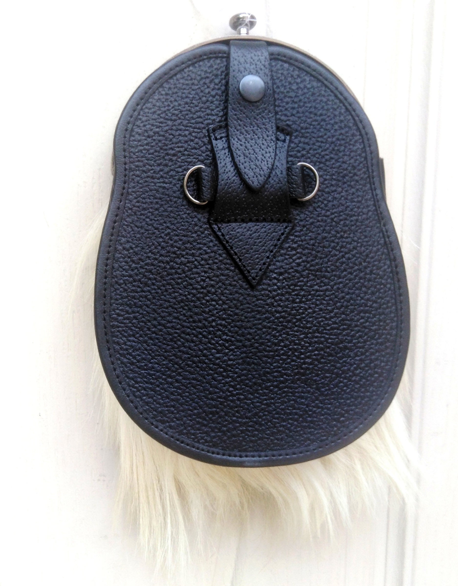White-mountain GOAT SPORRAN With Hand Cast Cantle-three Classic Tassels ...
