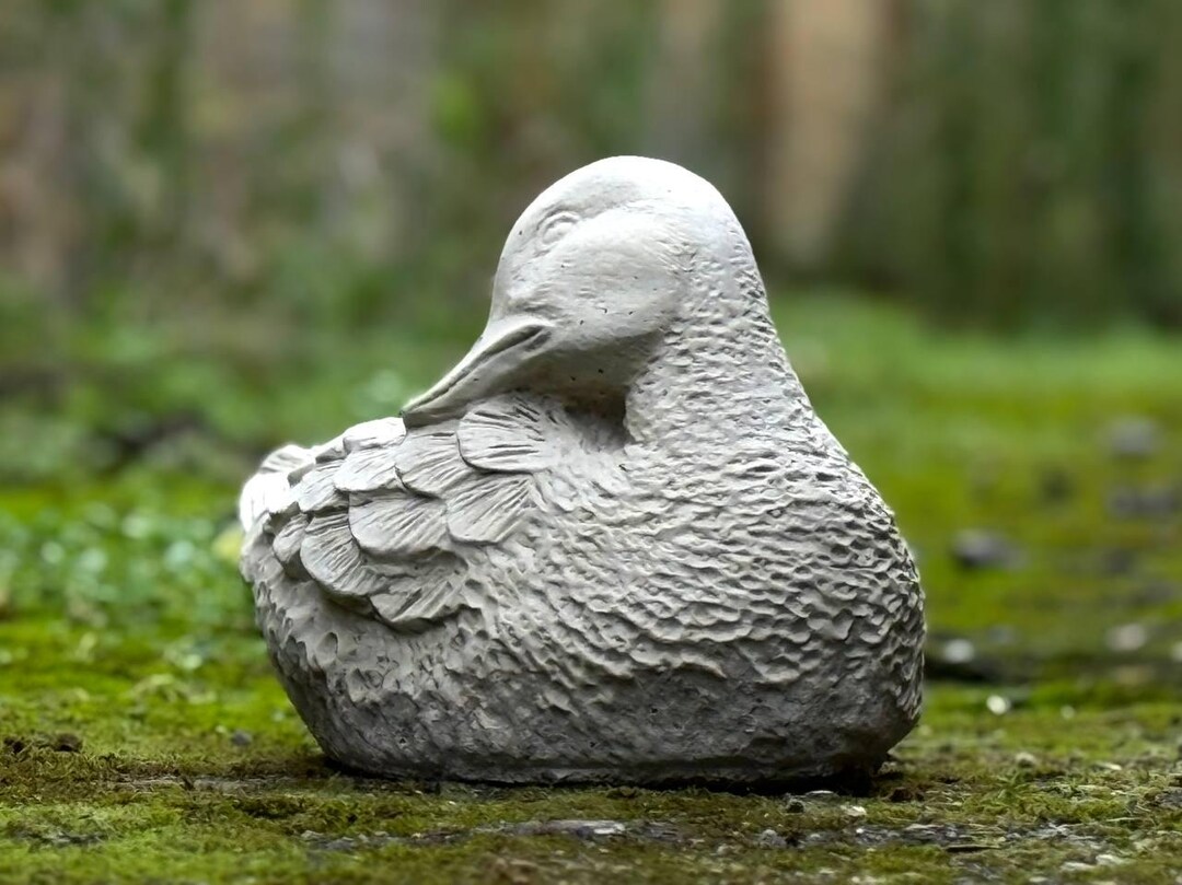 Outdoor Duck Figurine Stone Sitting Duck Decoration Concrete Bird ...
