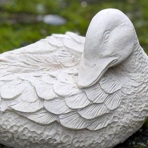 Outdoor Duck Figurine Stone Sitting Duck Decoration Concrete Bird ...