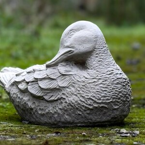Outdoor Duck Figurine Stone Sitting Duck Decoration Concrete Bird ...
