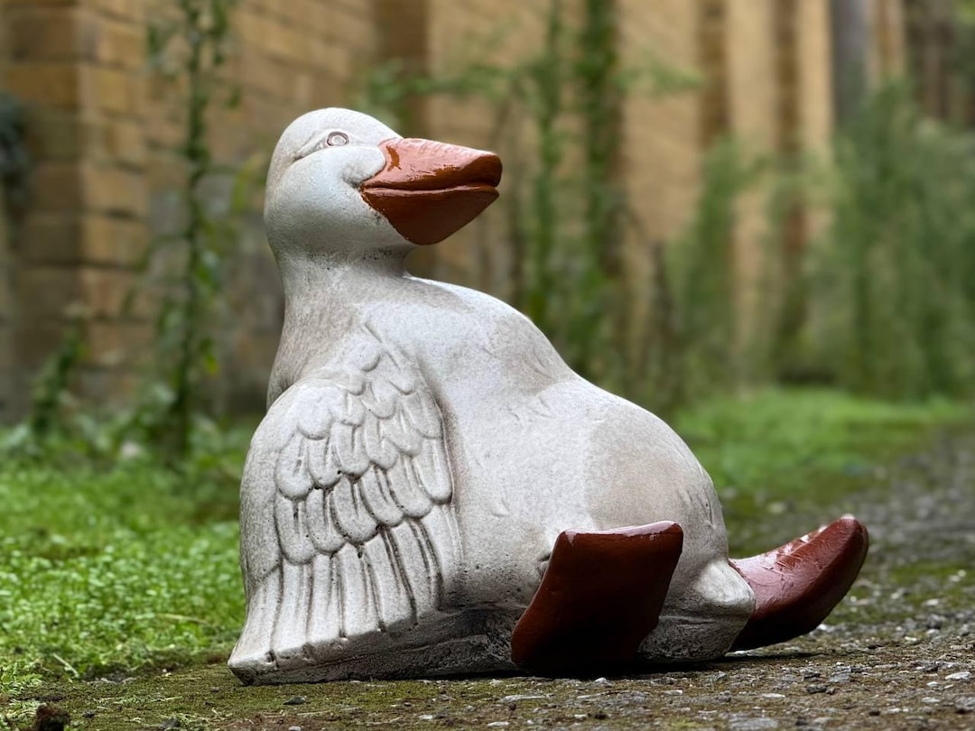 Stone Duck Figurine Concrete Sitting Duck Decor Outdoor Duck Figurine ...