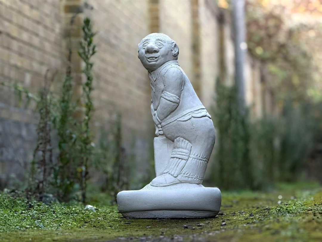Outdoor Cricket Player Statue Cricket Bowler Sculpture Humorous Man ...
