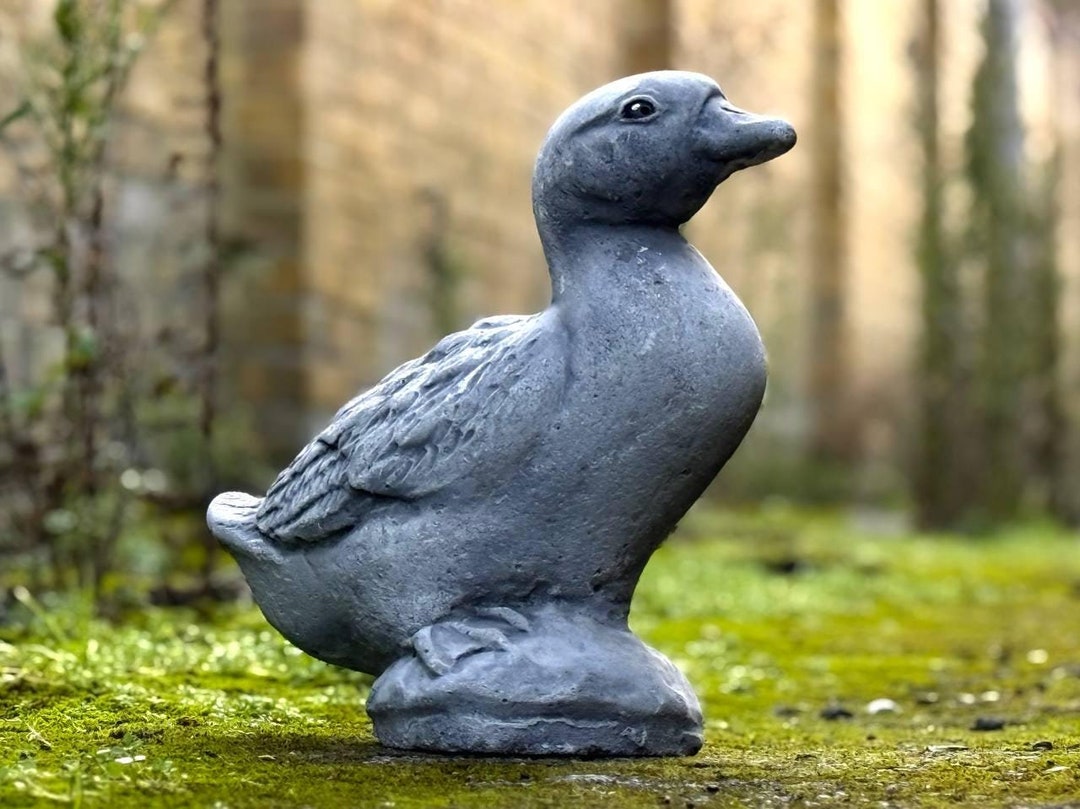 Garden Goose Figurine Stone Sitting Duck Statue Concrete Bird Figurine ...