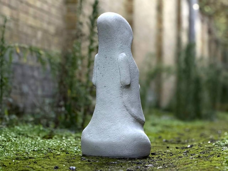 Statue extérieure en béton avec visage de moai, décoration de jardin ...