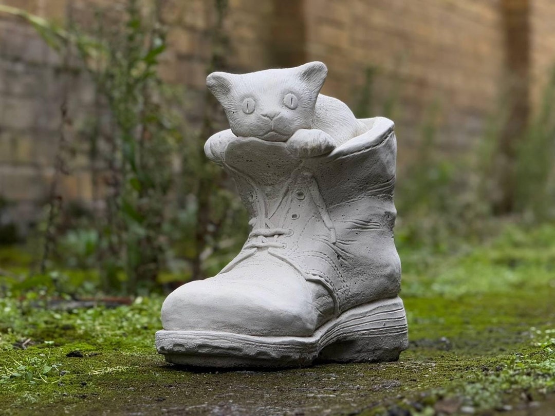 Stone Cat in a Poke Decoration Outdoor Kitty Statue Concrete Kitten ...