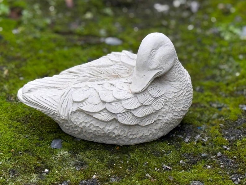 Outdoor Duck Figurine Stone Sitting Duck Decoration Concrete Bird ...