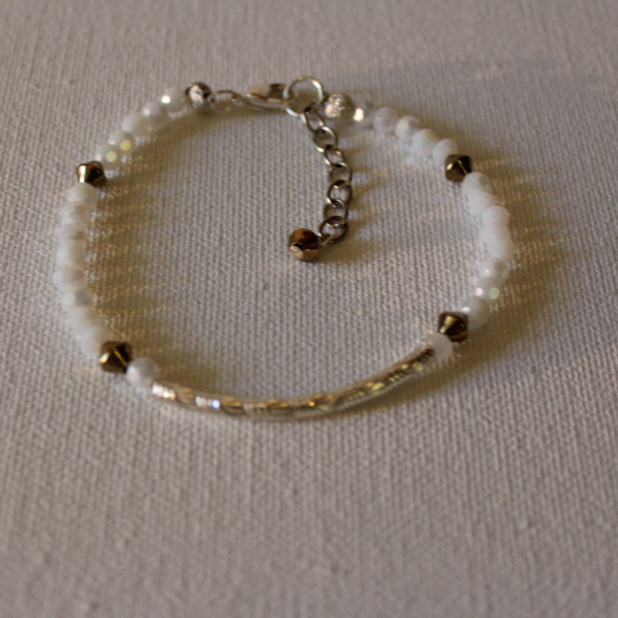 Pulsera de cristal blanco / pulsera hecha a mano / ENVÍO gratis / oro ...