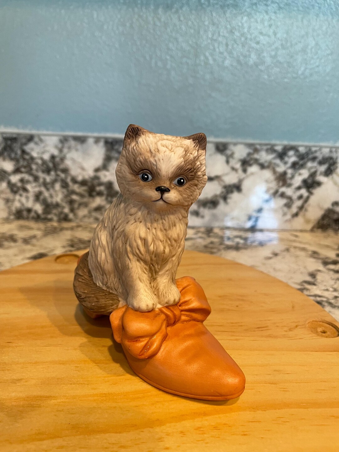 Vintage “sitting Pretty” (1992) - Puss in Boots Porcelain Sculpture Collection -hamilton ...