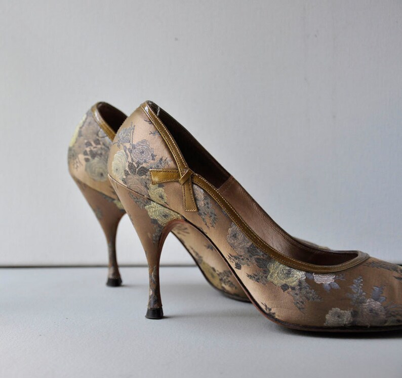 Vintage Deangelo Pointed Toe Stiletto Sharp Heels in Coppery Gold ...