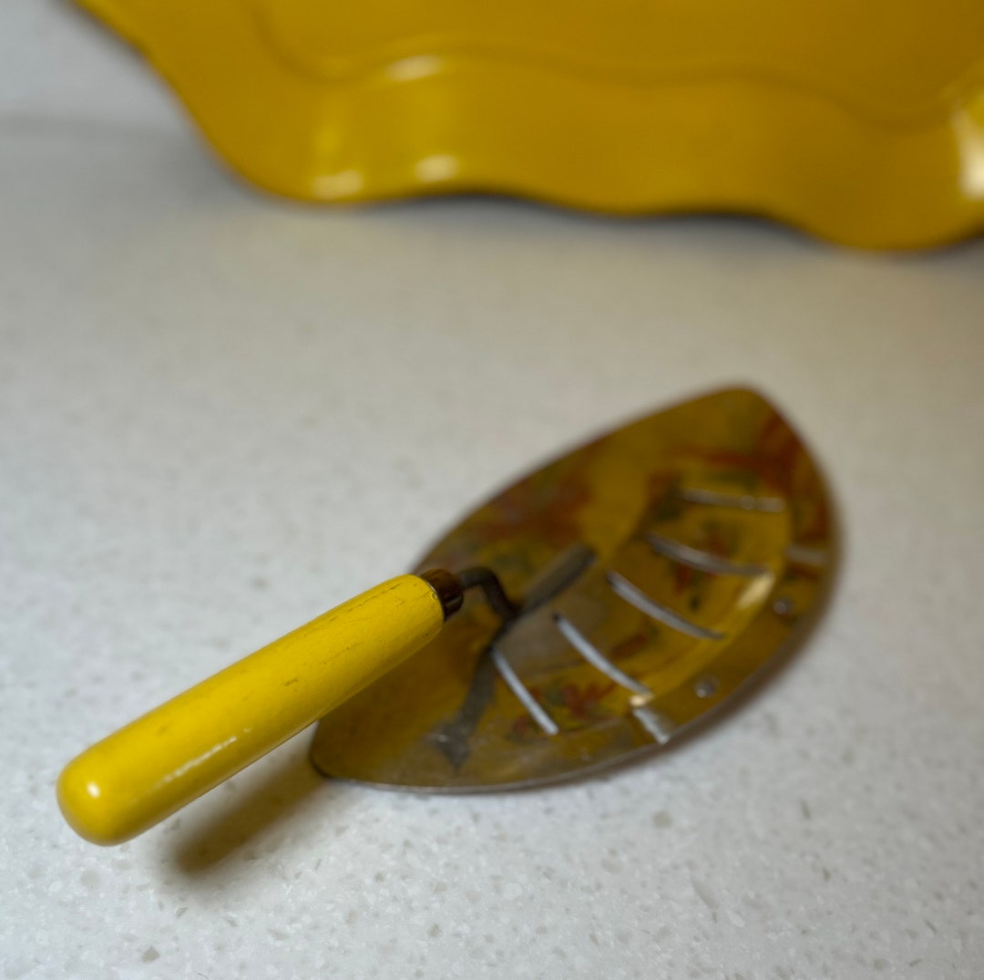 Vintage Yellow Handled Grease Drainer - Etsy