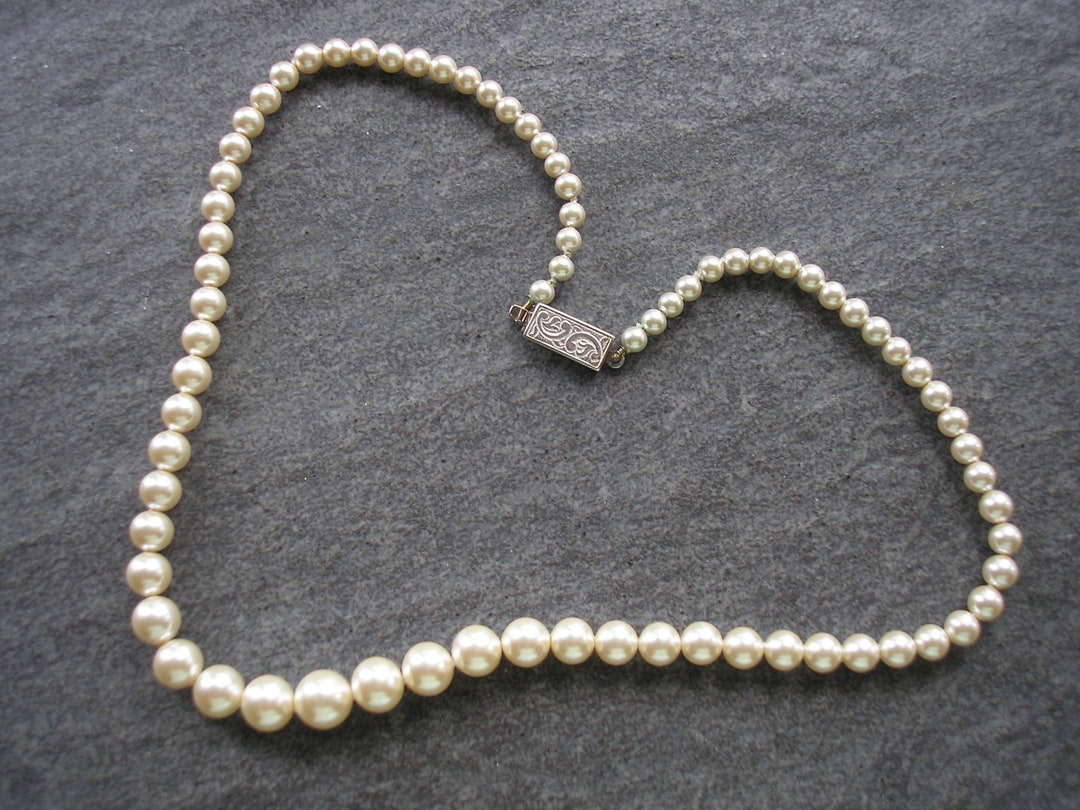 LOTUS Classic Graduated Pearls With Silver Clasp, Lotus Pearls, Ivory ...