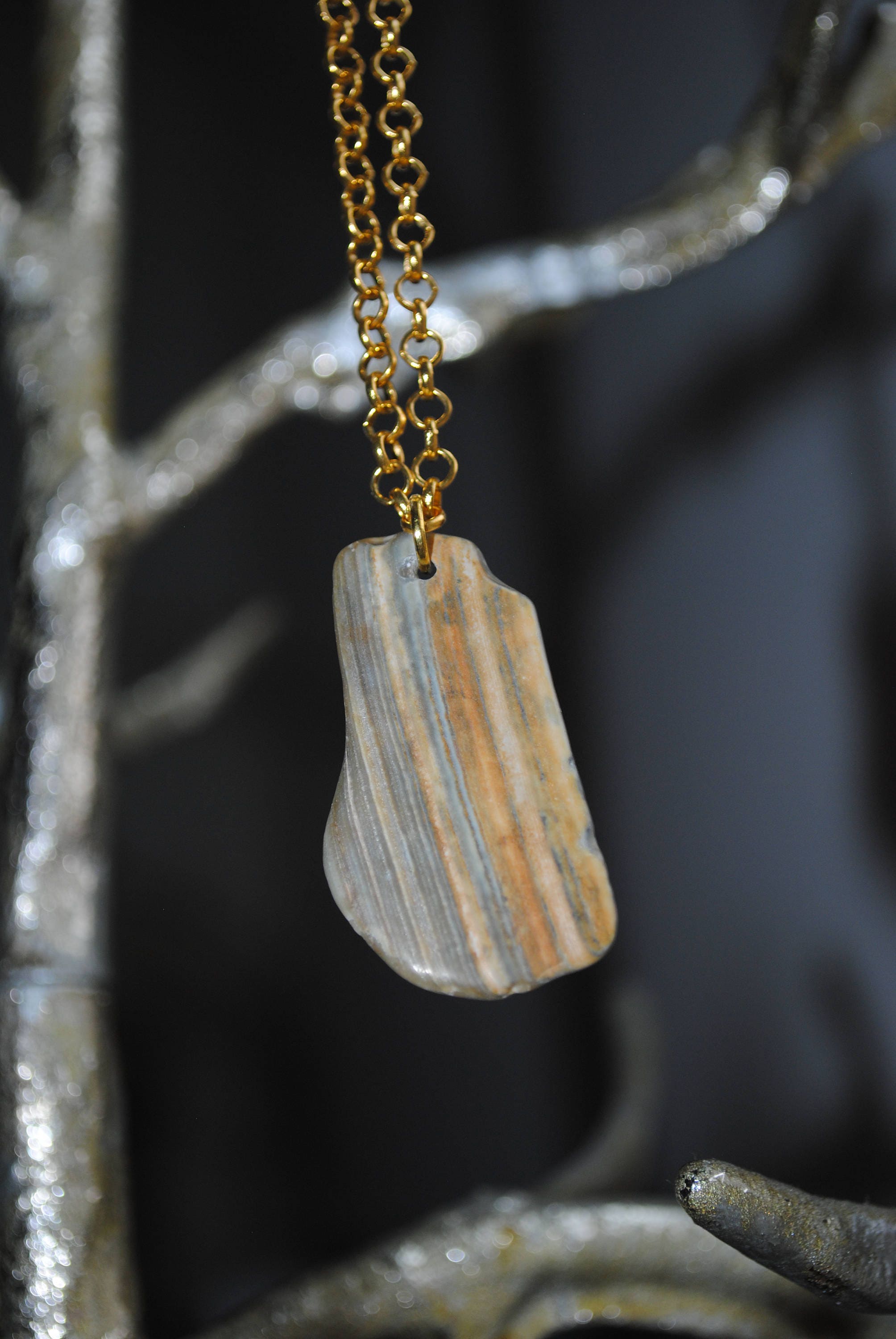 Collar colgante de caparazón a rayas naturales - Etsy España