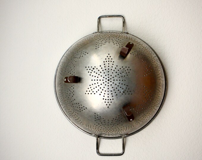 Large Aluminum Seven Star Colander by Mirro With 3 Feet, Vintage Metal ...