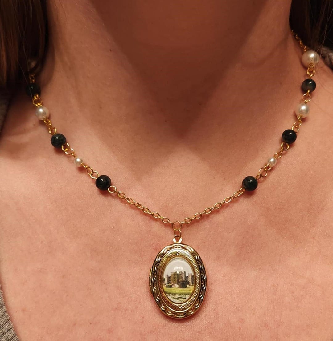 Queen Anne Boleyn Locket - Etsy