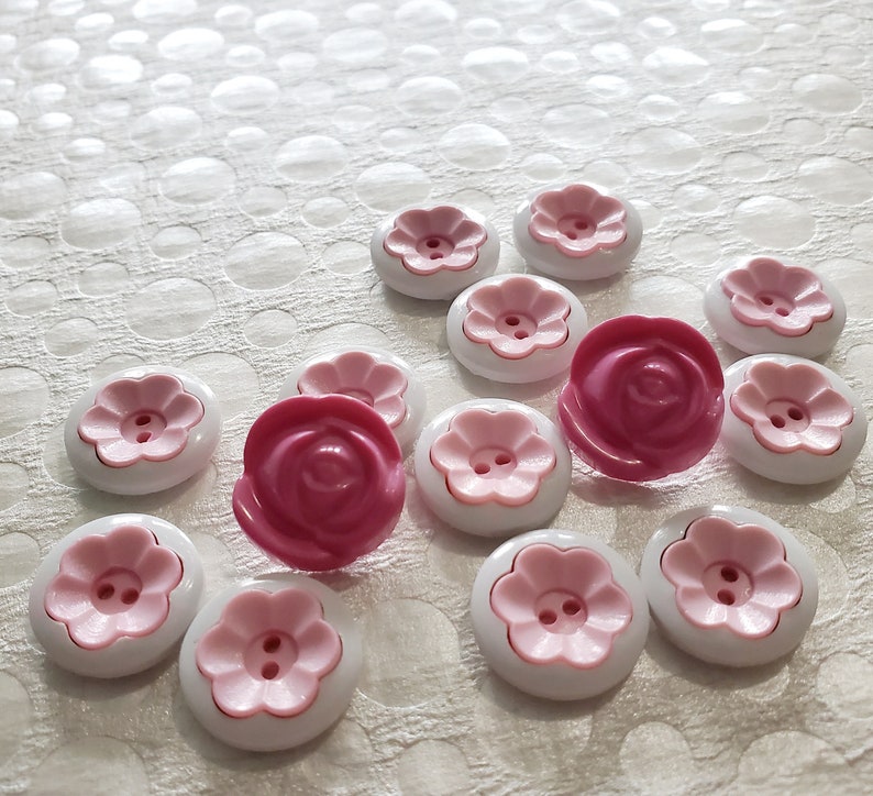 Coming up Roses Button Lot - Etsy
