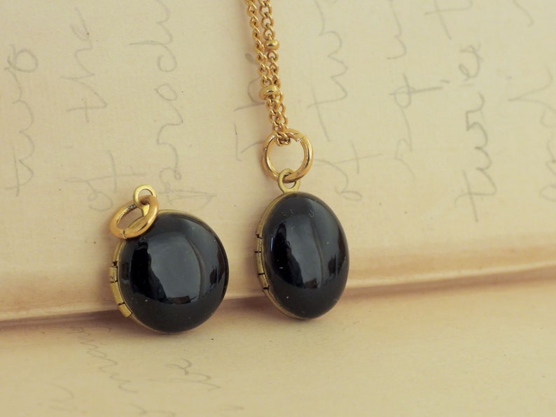 Vintage Minimalist Black Enamel Photo Locket Necklace Tiny Petite ...