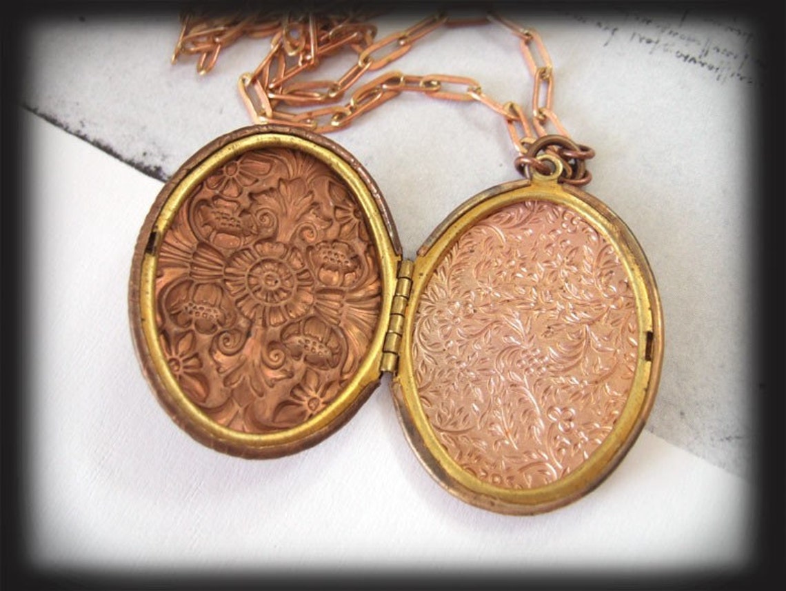 THE BRAVE ONE Vintage 70s Copper Locket Necklace - Etsy
