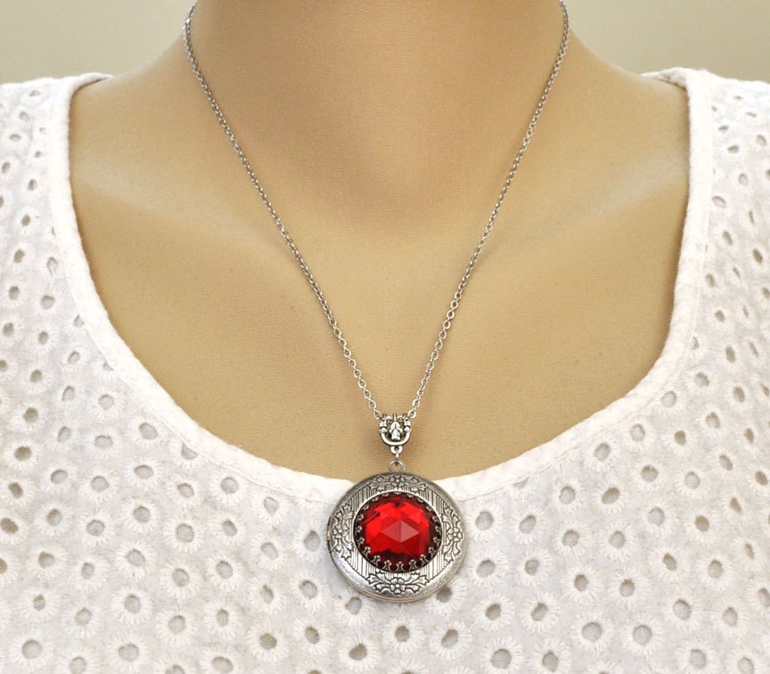 Locket Necklace THE DARK ROMANCE Vintage Ruby Red Glass - Etsy