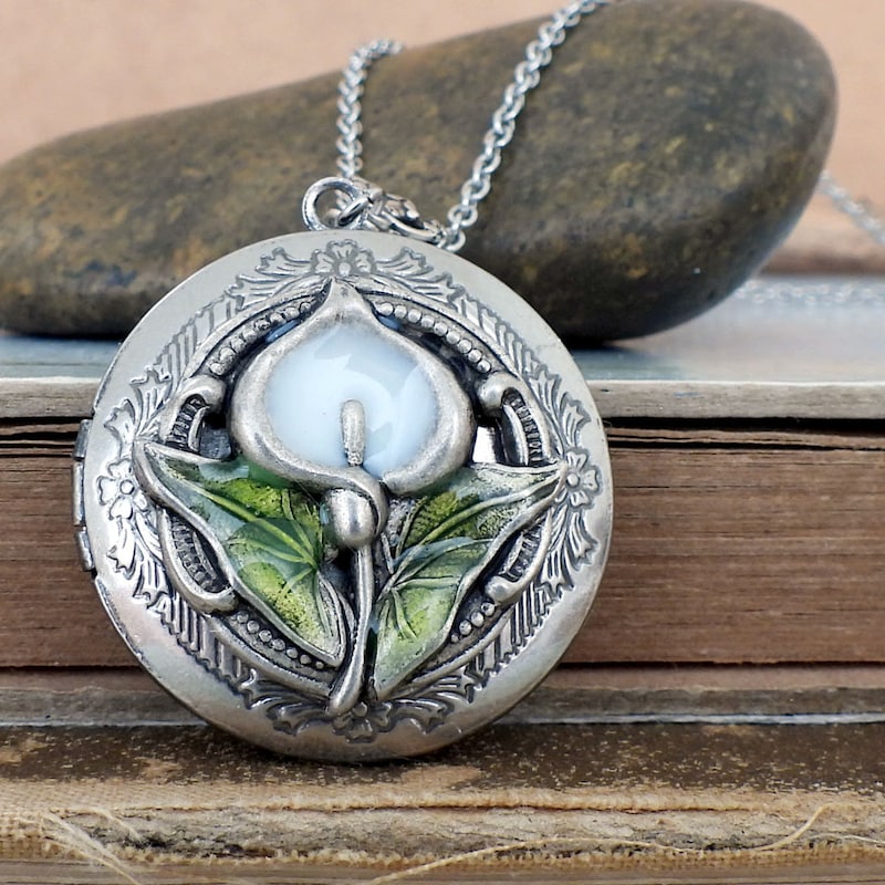 Lily Locket - Etsy