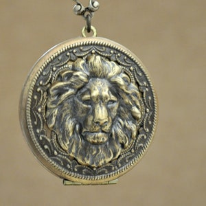 Lion Locket Vintage 70s Large Floral Brass Locket BRAVE ONE - Etsy