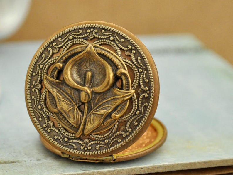 Vintage Locket Calla Lily Locket Floral Locket 70s Locket - Etsy