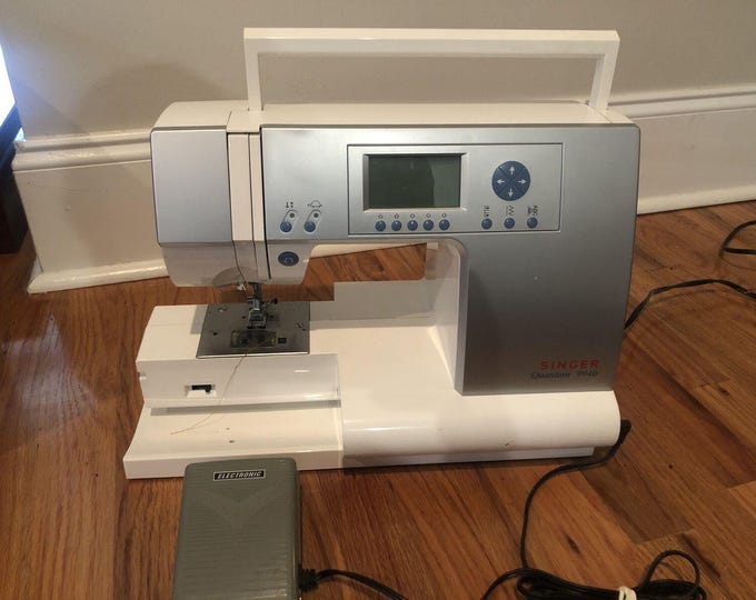 Singer 9940 Quantum Sewing Machine With Carrying Case and Accessories ...