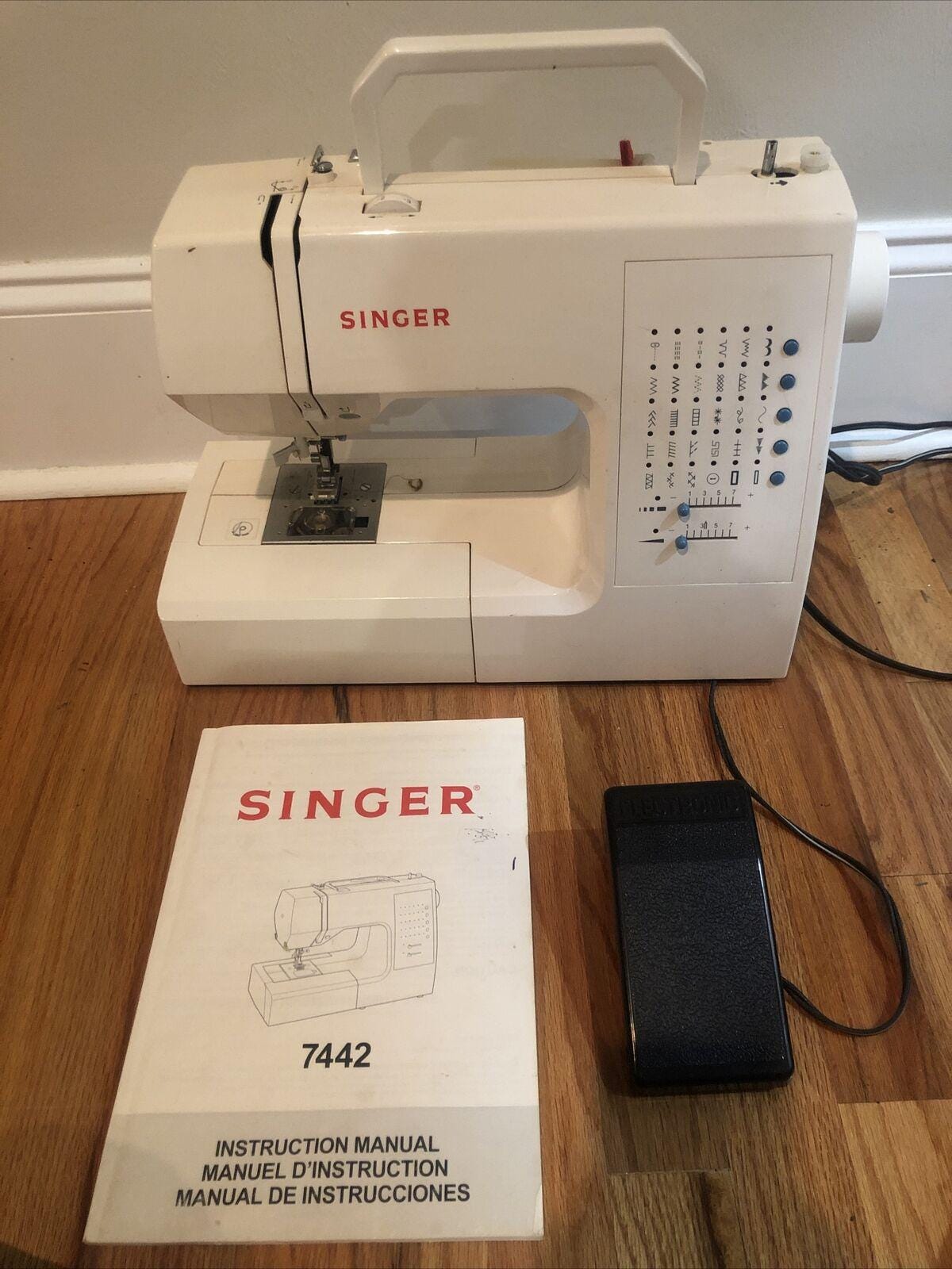 SINGER 7442 Electronic Sewing Machine With Foot Pedal Control and Power ...