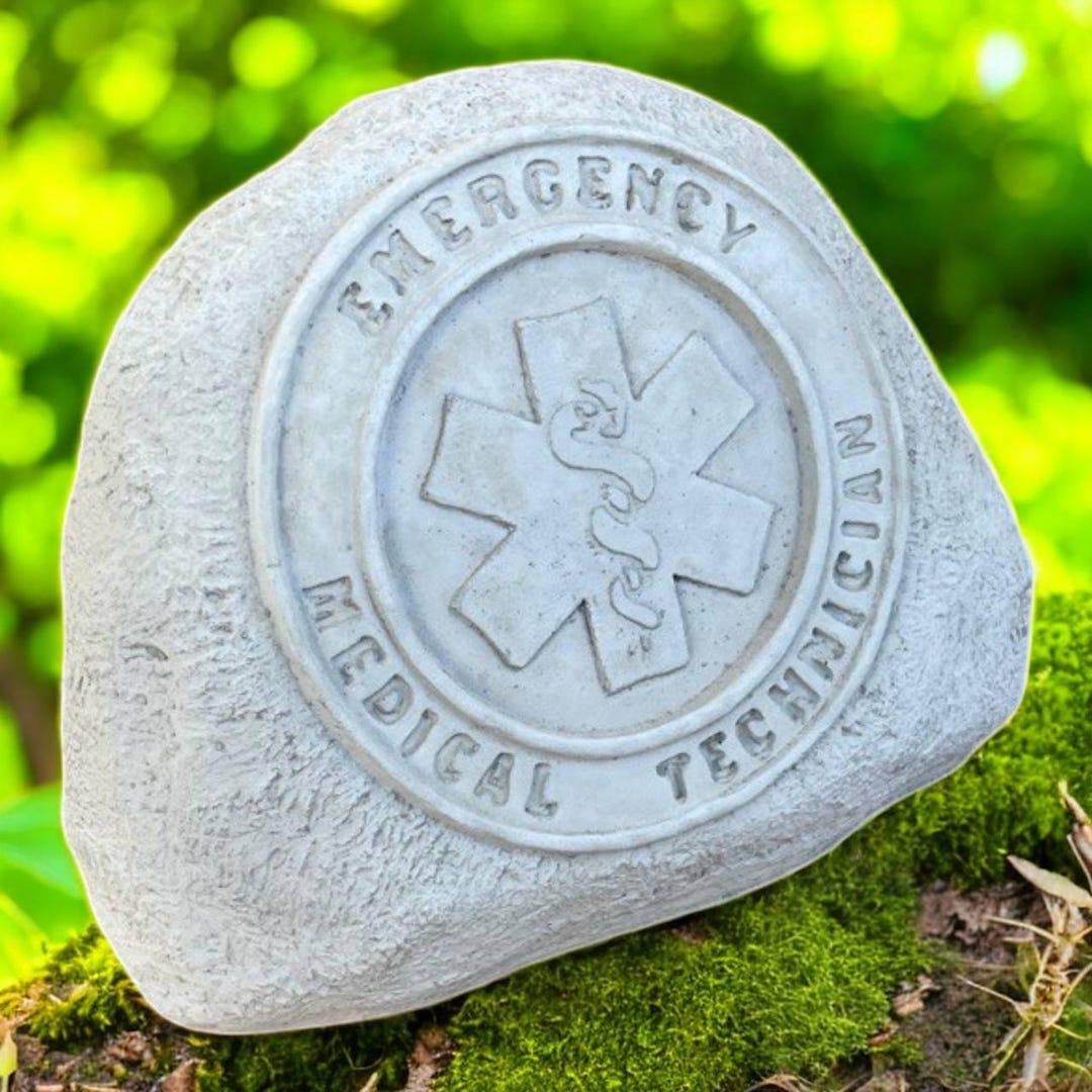 Stone Emergency Tribute / Garden Rock Statue / Beton Medical Technician ...