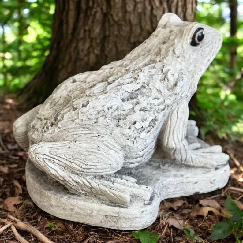 Garden Frog Statue / Outside Toad Decor / Frog Concrete Ornament ...