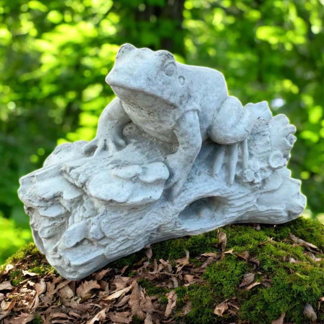 Concrete Toad Figure / Outside Frog Decoration / Beton Frog Statue ...