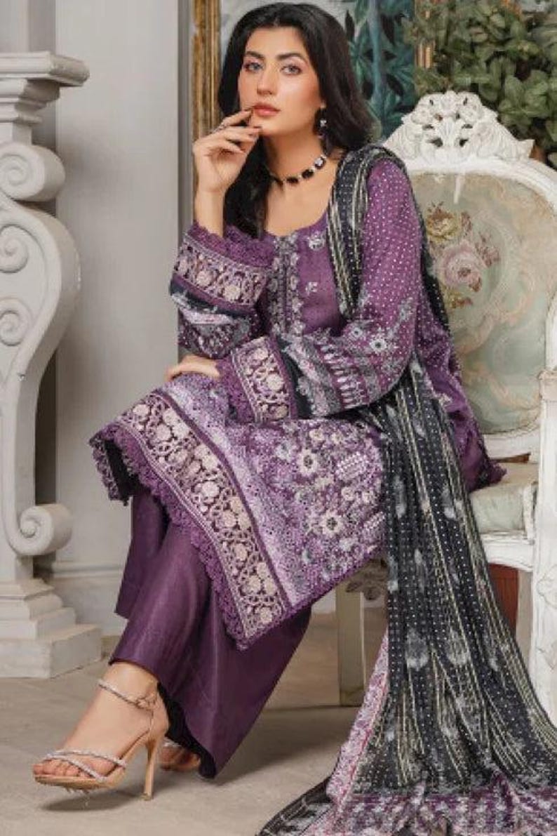 Munira Embroidered Lawn 3 Piece Suit MSL106 - Etsy
