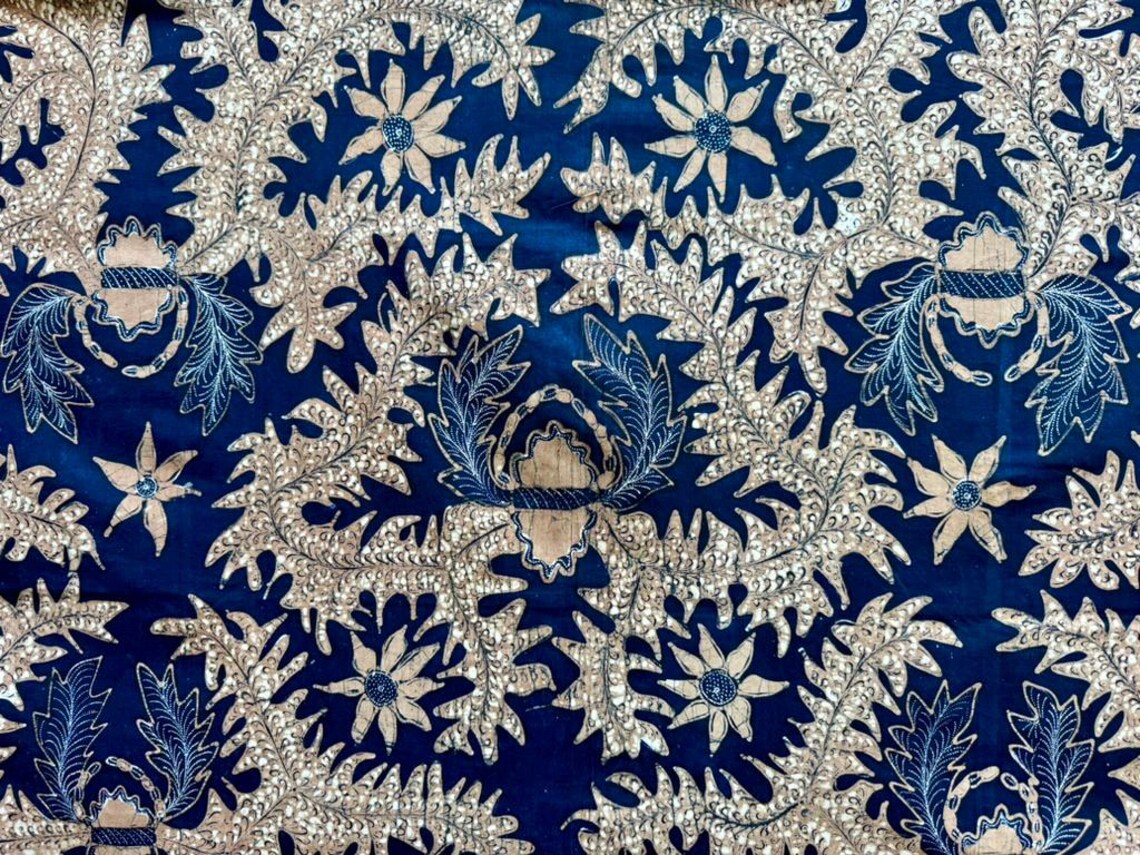 Bold Batik Tulis Long Cloth kain Panjang Indigo and Sogan, Dye Central ...