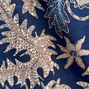 Bold Batik Tulis Long Cloth kain Panjang Indigo and Sogan, Dye Central ...