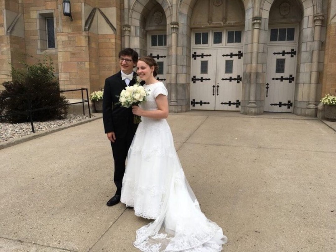 Lace A-line Wedding Dress: Modest Short Sleeve Bridal Gown - Etsy