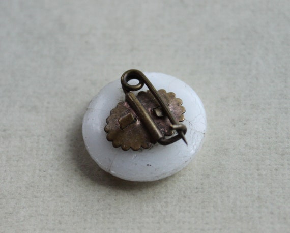 Victorian Milk Glass Lace Pin Button Brooch / Antique… - Gem